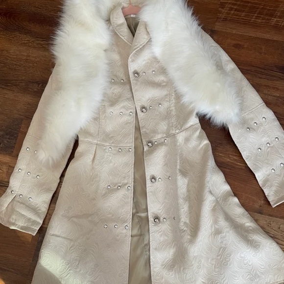 Jackets & Coats | New Coat Says Xl Fits Like A Medium Back Adjust To ...